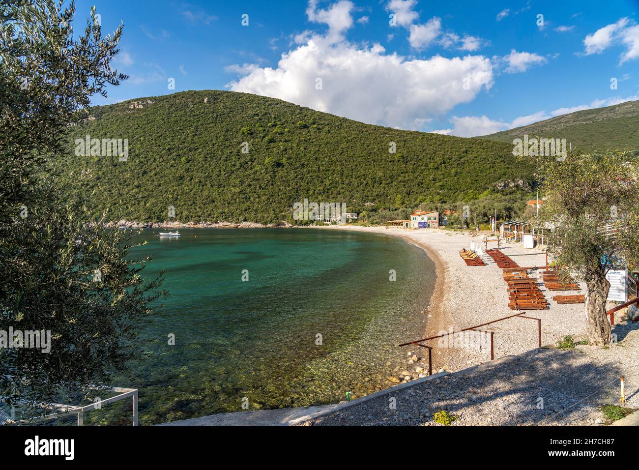 Der Strand im Dorf Zanjice, Halbinsel Luštica, Montenegro, Europa | The ...