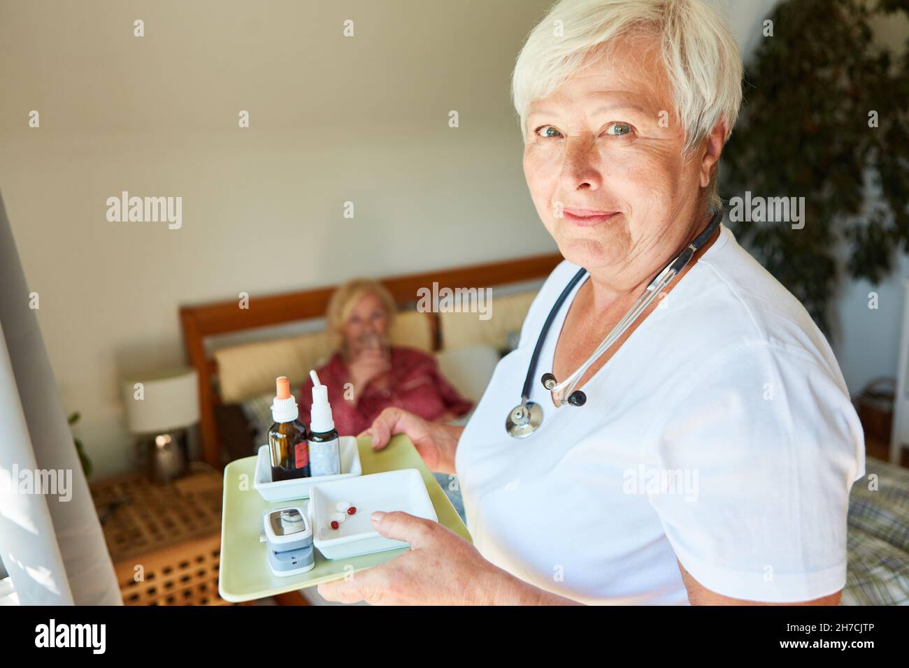 Nurse, medication, home hi-res stock photography and images - Alamy
