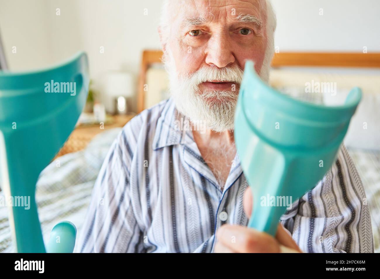 Frail old man hi-res stock photography and images - Alamy