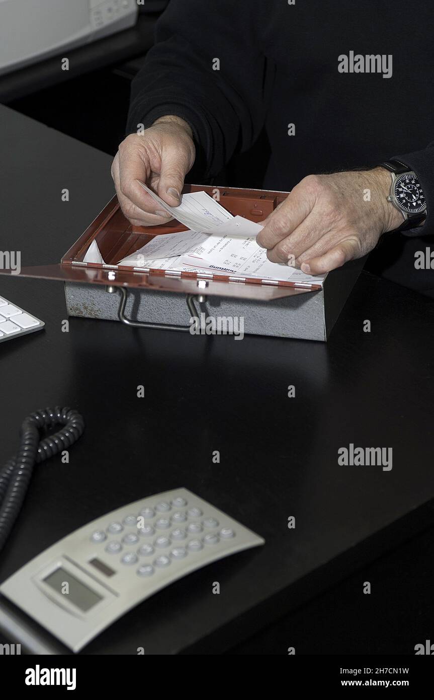 Accounting accountancy hi-res stock photography and images - Alamy