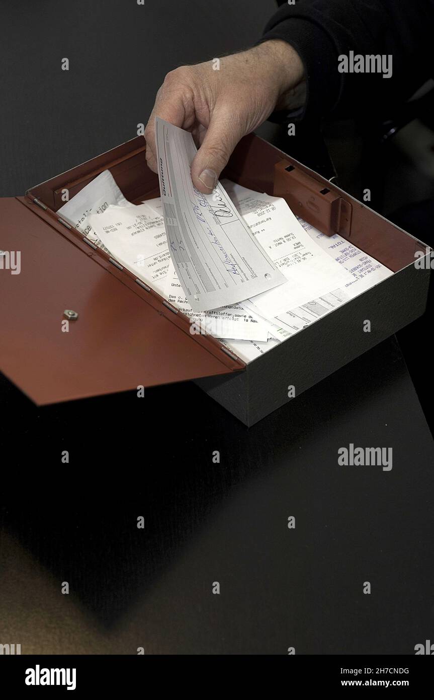 Accounting accountancy hi-res stock photography and images - Alamy