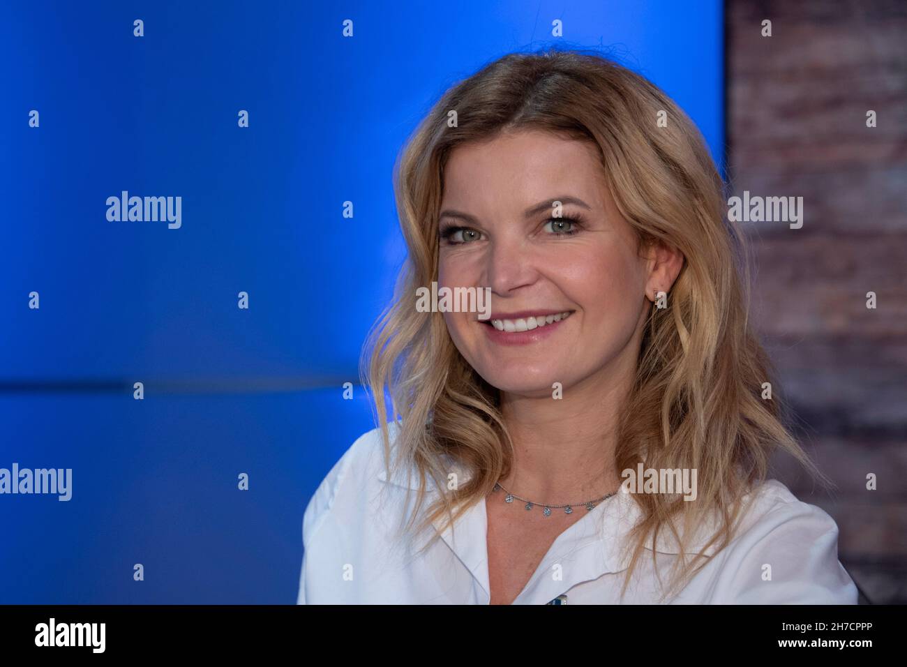 Huerth, Deutschland. 18th Nov, 2021. Eva IMHOF, presenter, 26th RTL ...
