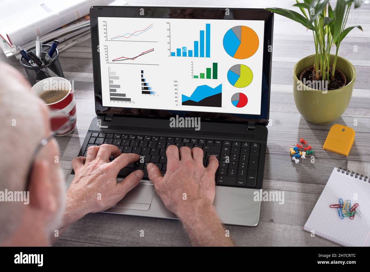 Graphical analysis on computer hi-res stock photography and images - Alamy