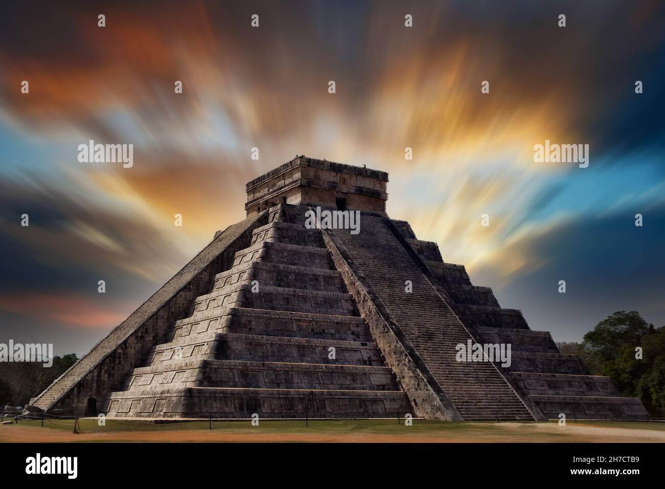 Long exposure sunset in Chichen Itza, Mexico Stock Photo - Alamy