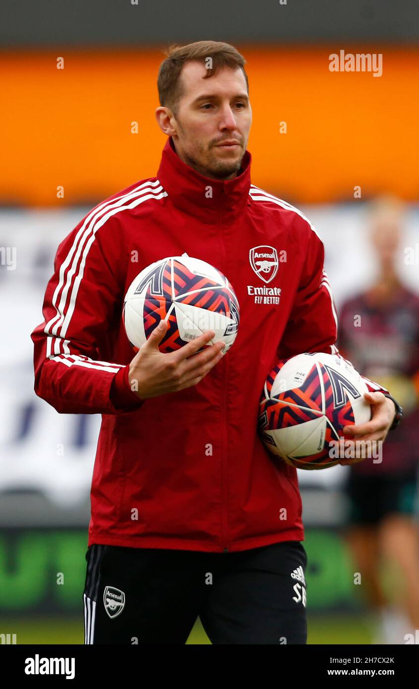 Tottenham hotspur goalkeeper coach hi-res stock photography and images ...