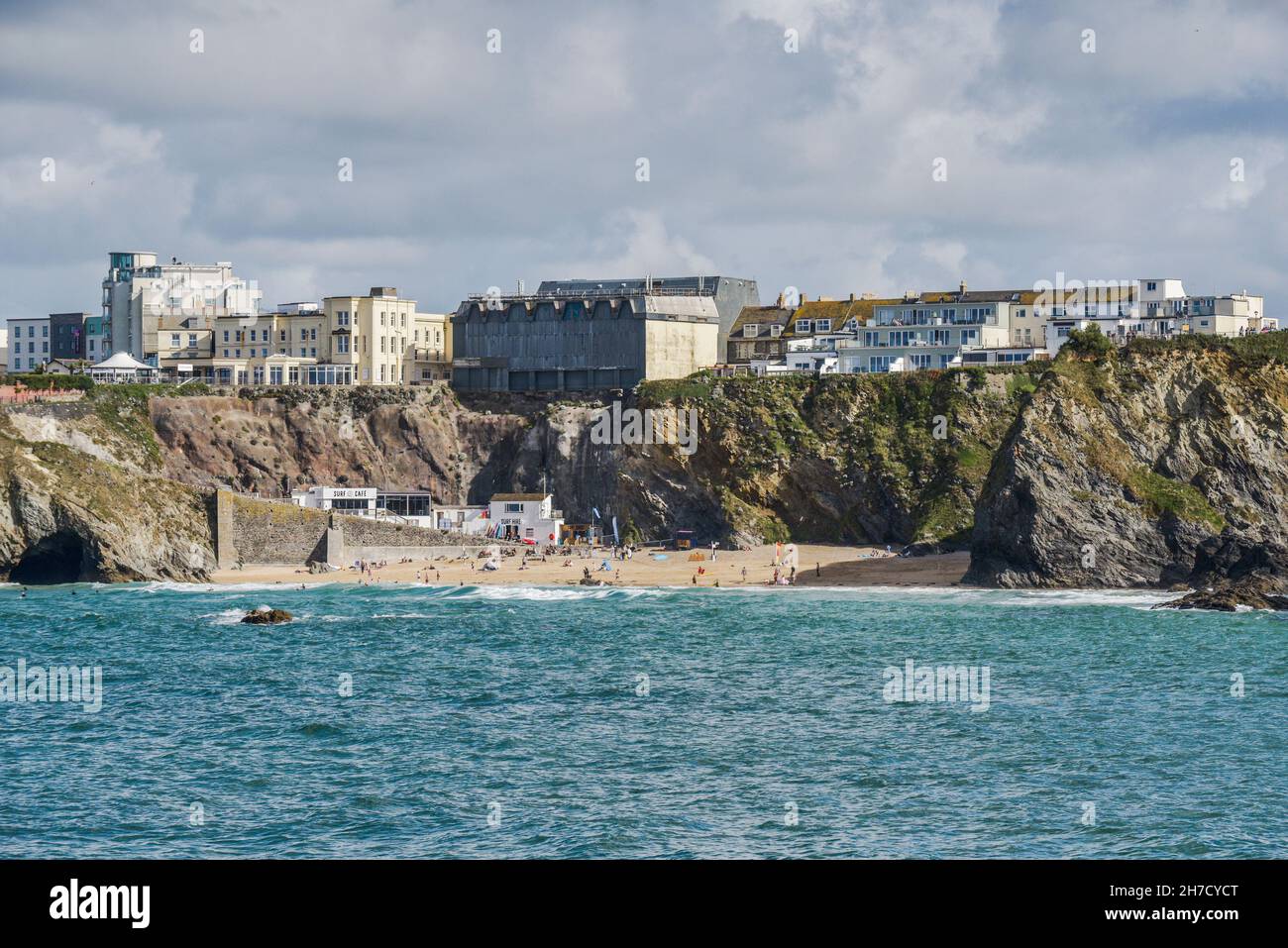 Incoming tide at Great Western Beach in Newquay in Cornwall Stock Photo ...