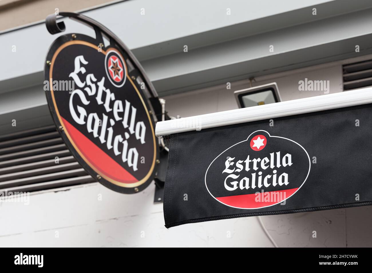 Estrella logo hi-res stock photography and images - Alamy