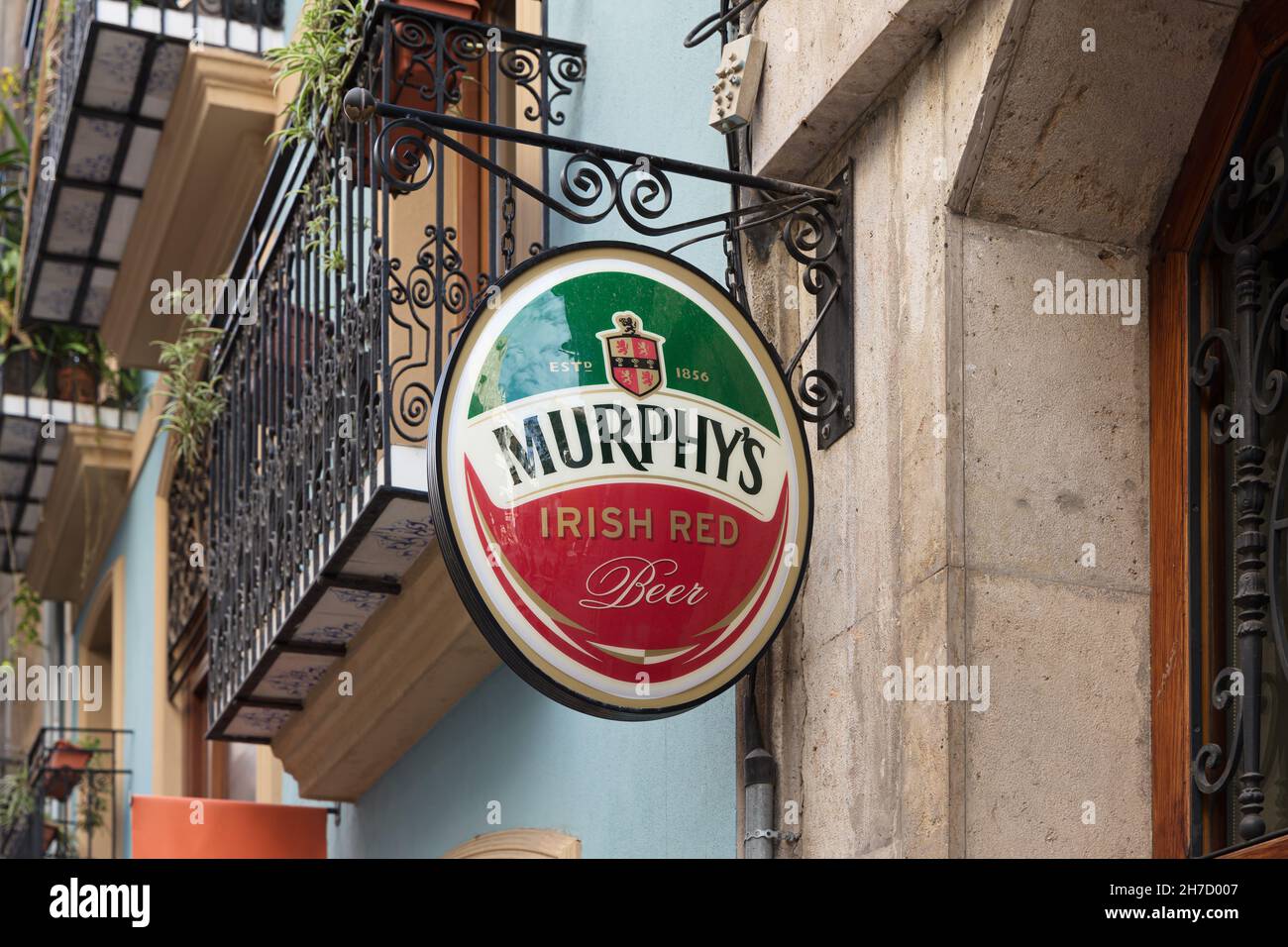 Heineken pint ireland hi-res stock photography and images - Alamy