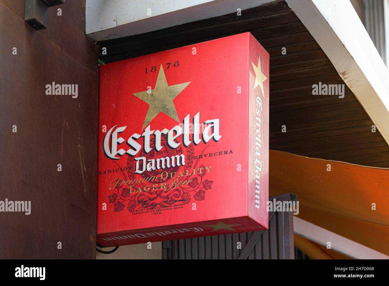 Estrella damm hi-res stock photography and images - Alamy
