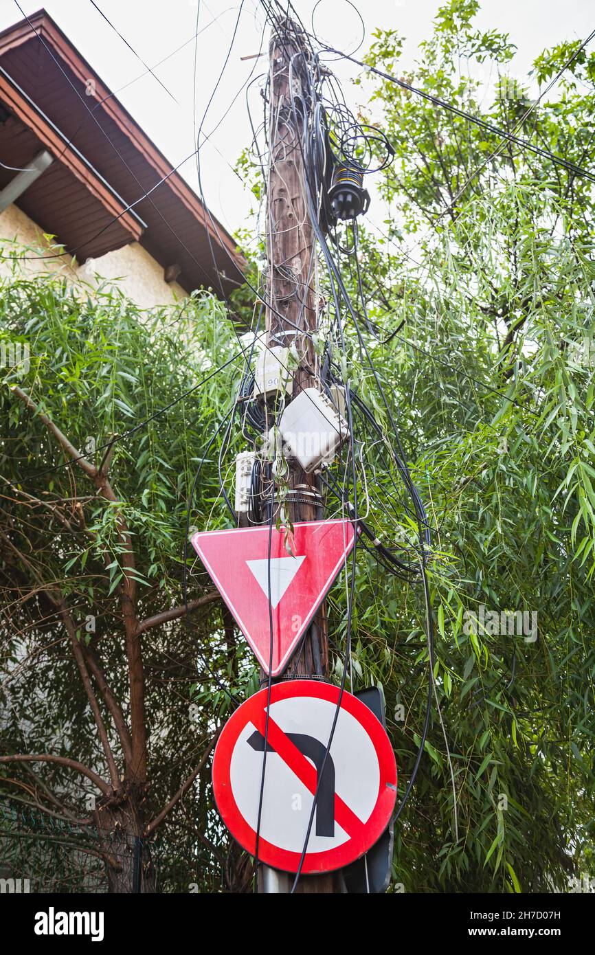 Messy cable arrangement of electric wire Stock Photo - Alamy