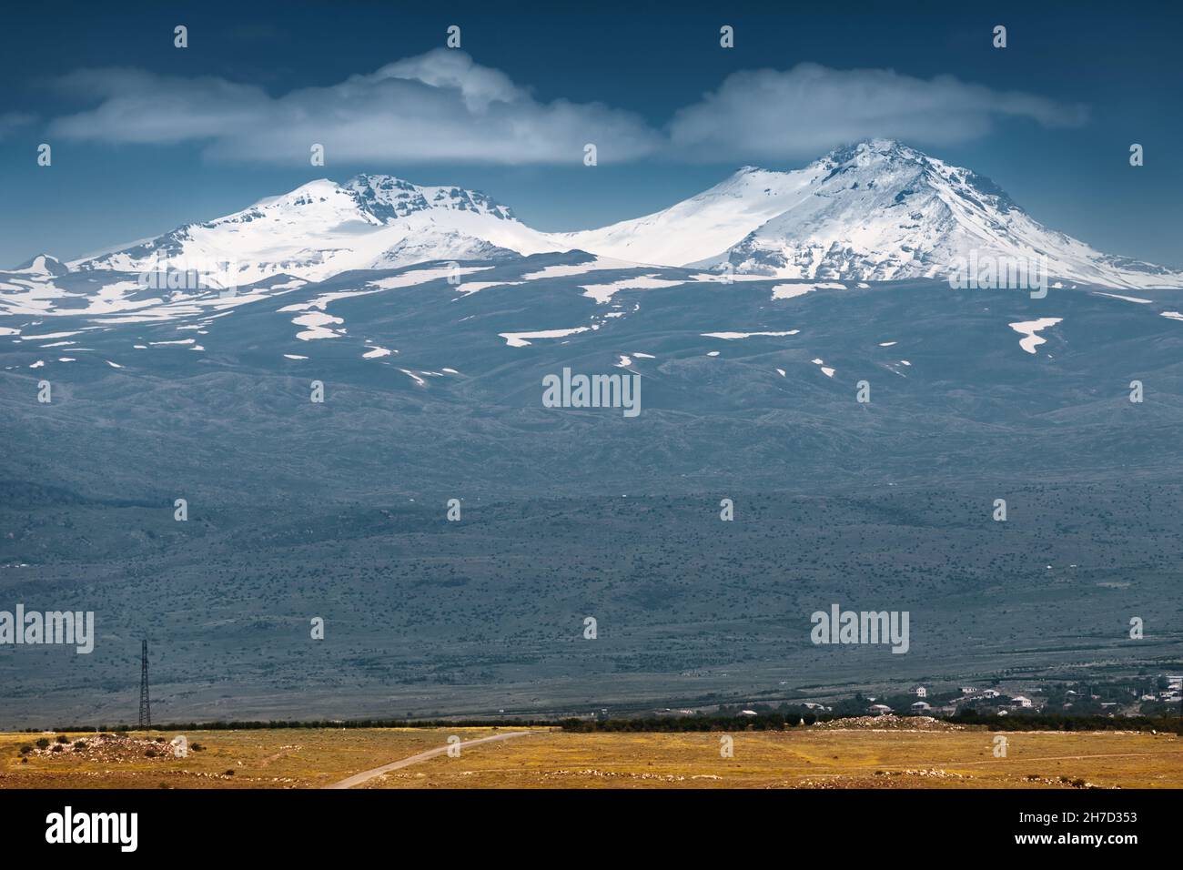 Mount aragats armenia view snow scenic hi-res stock photography and ...