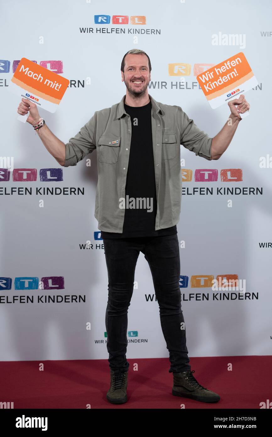 Huerth, Deutschland. 19th Nov, 2021. Pascal HENS, former handball ...