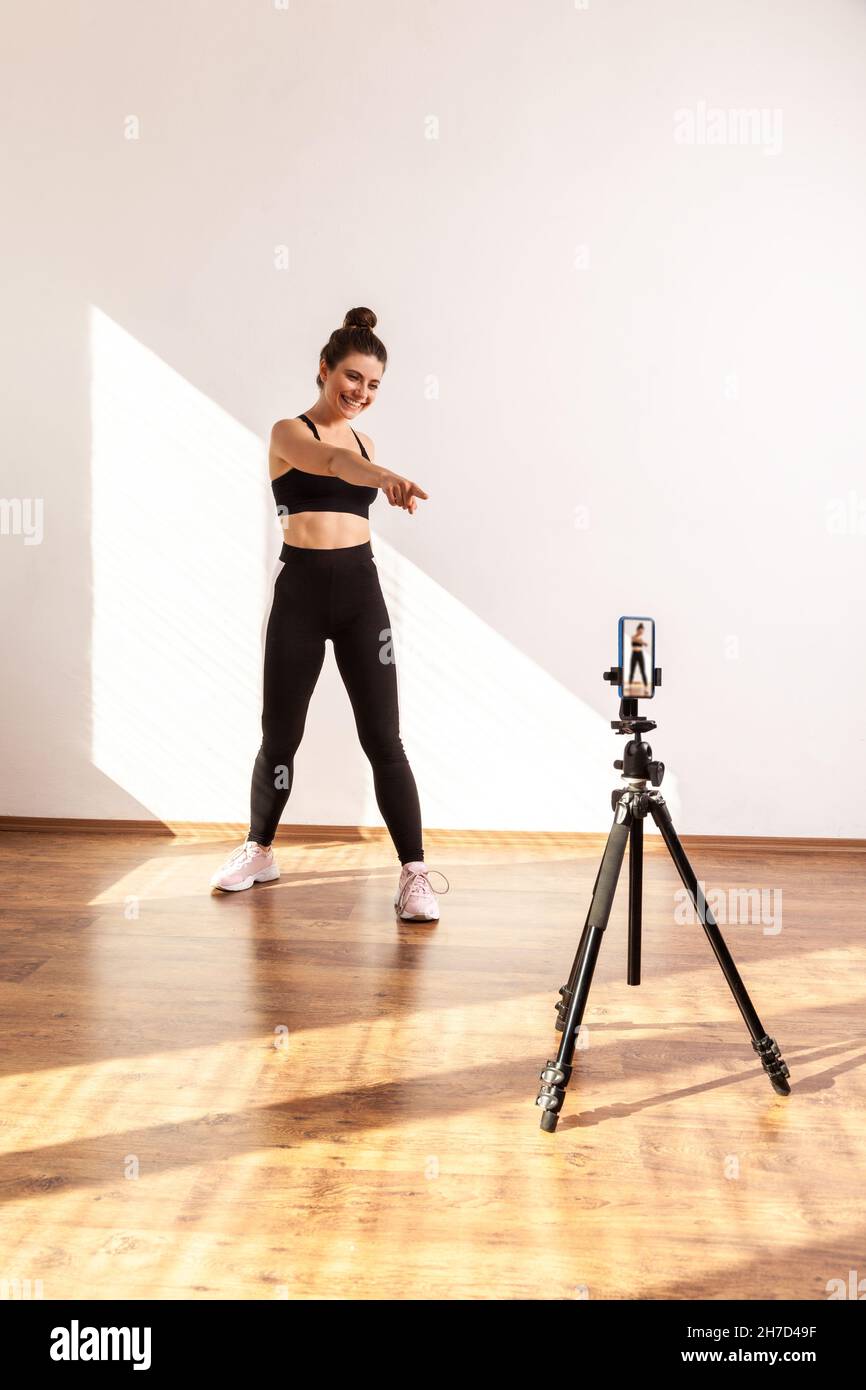 Coach pointing at mobile phone hi-res stock photography and images - Alamy