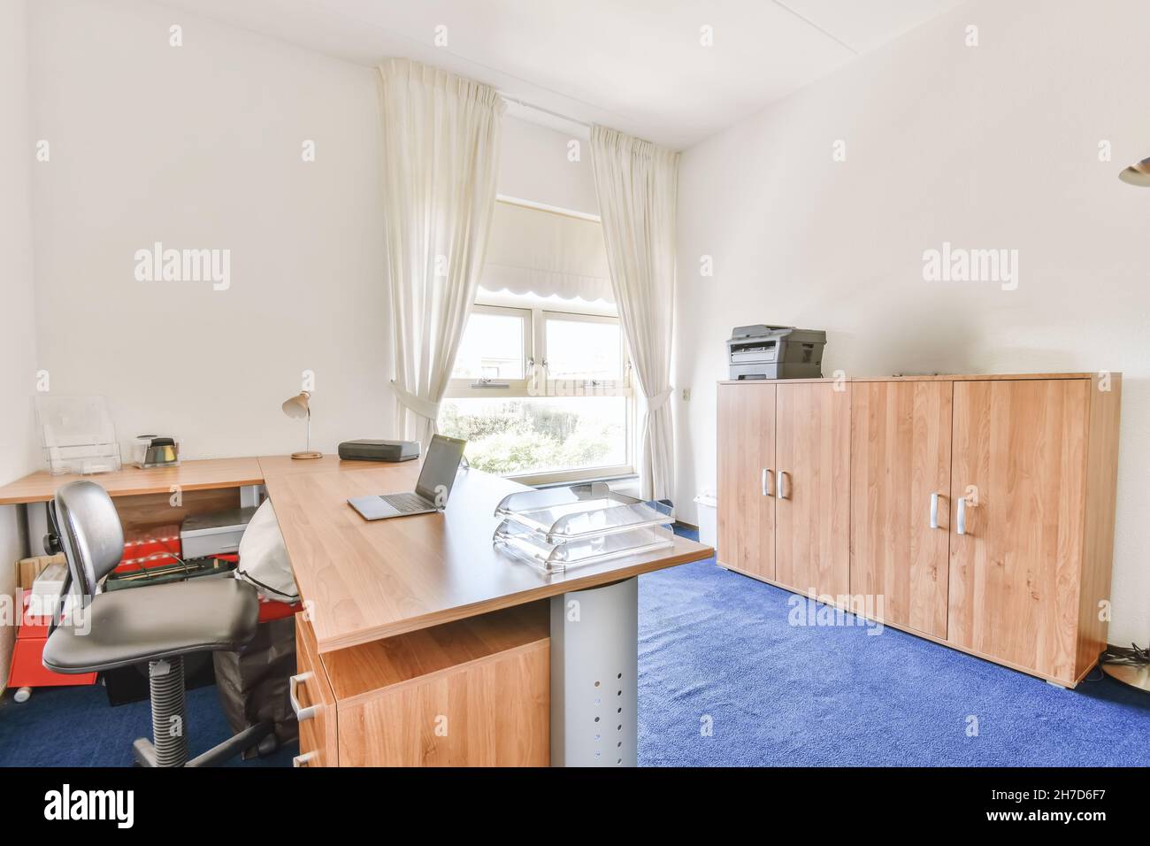 Design of the stylish cozy office room Stock Photo - Alamy