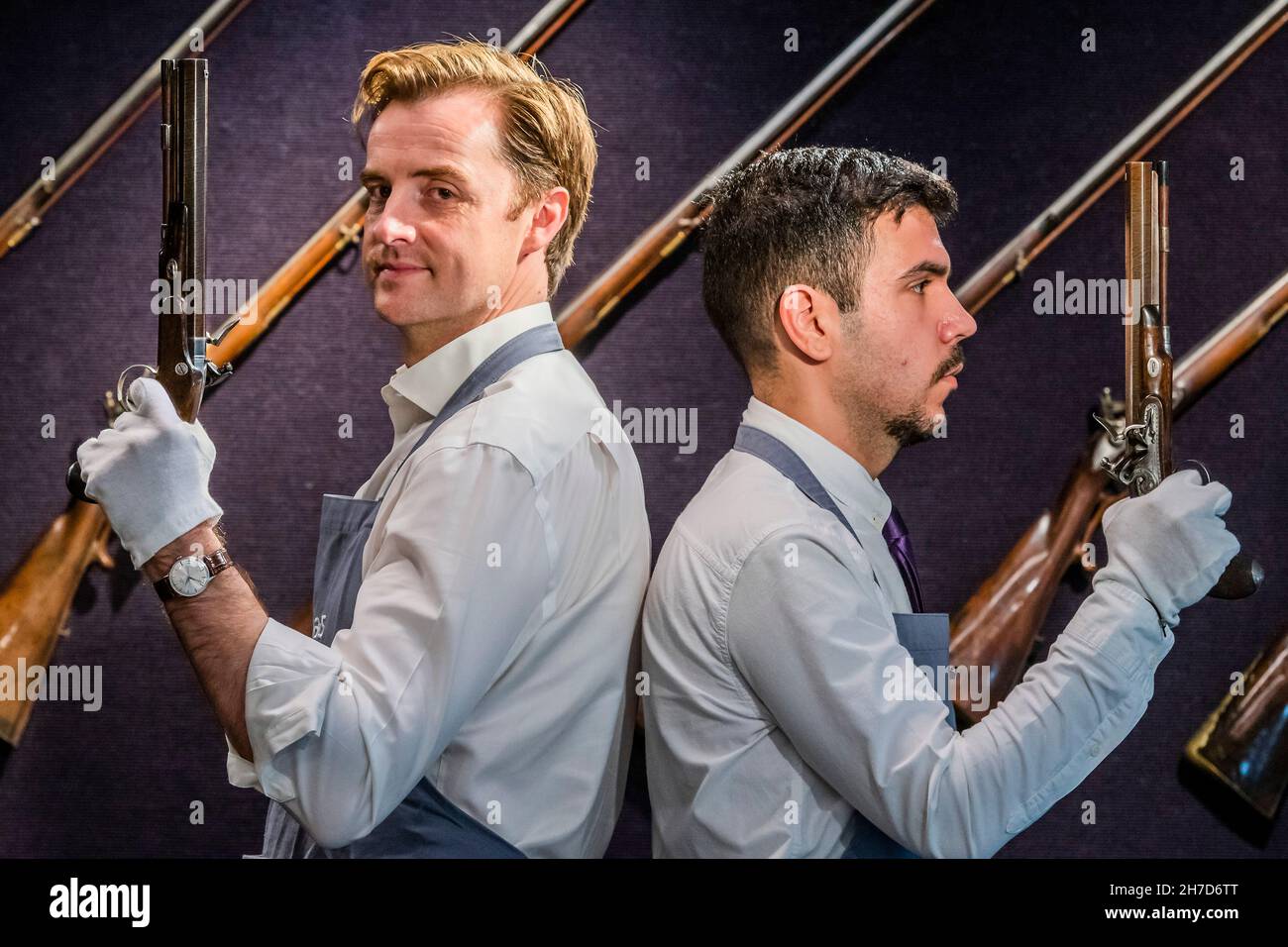 London, UK. 22nd Nov, 2021. A cased pair of flintlock duelling pistols ...