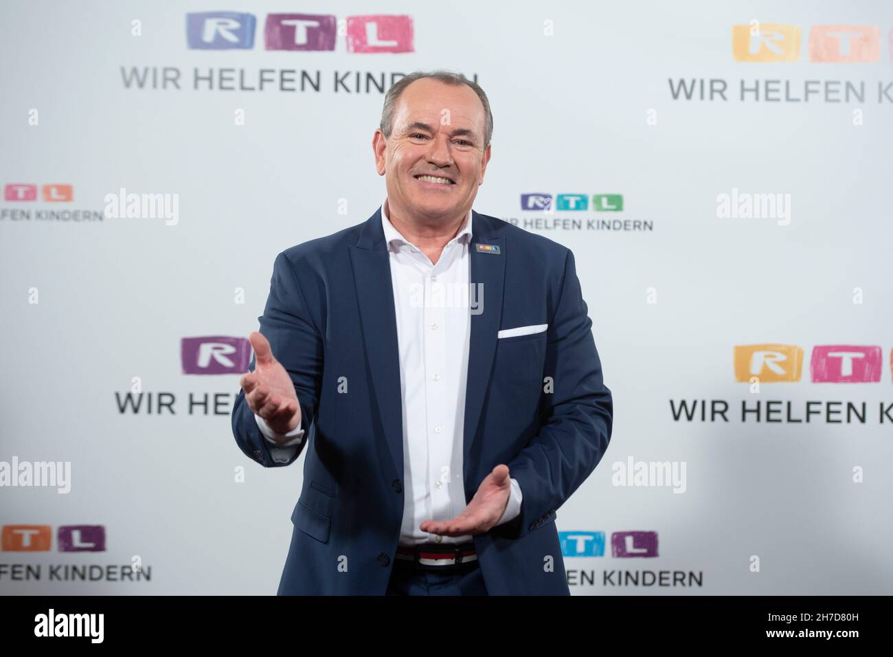 Huerth, Deutschland. 18th Nov, 2021. Wolfram KONS, moderator, host of ...