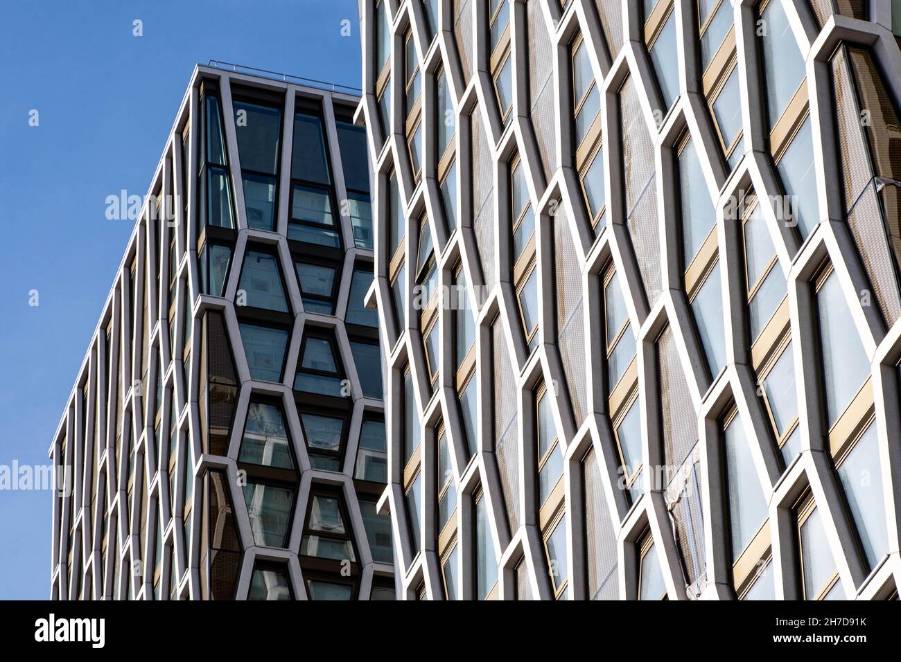 Modern skyscrapers design structure hi-res stock photography and images ...