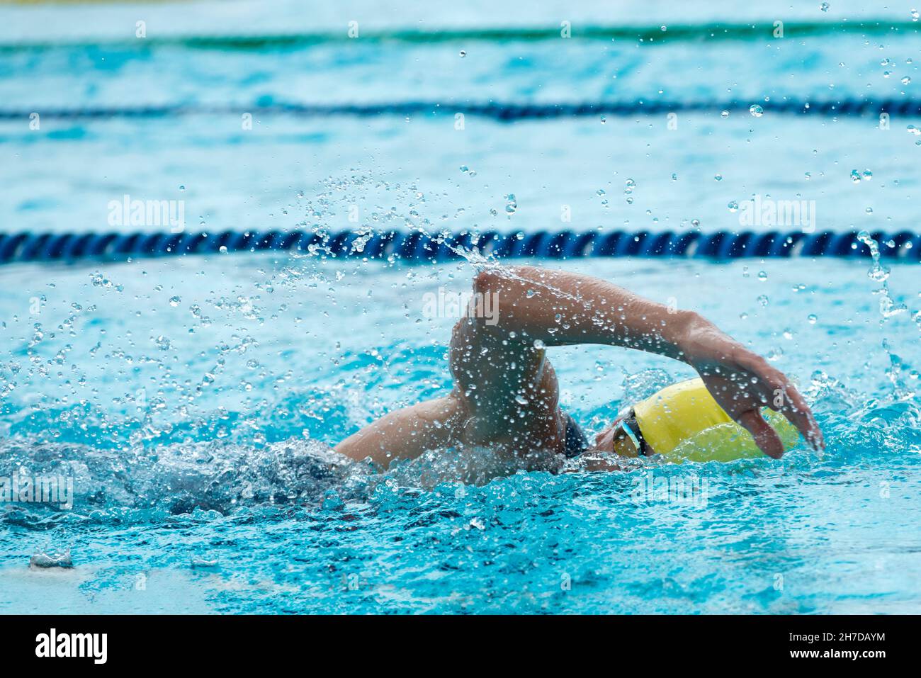 Men at swimming pool hi-res stock photography and images - Alamy