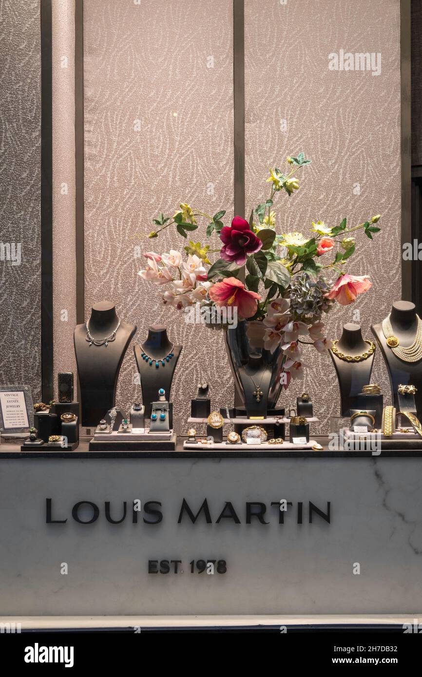 Selection in jewellery shop hi-res stock photography and images - Alamy