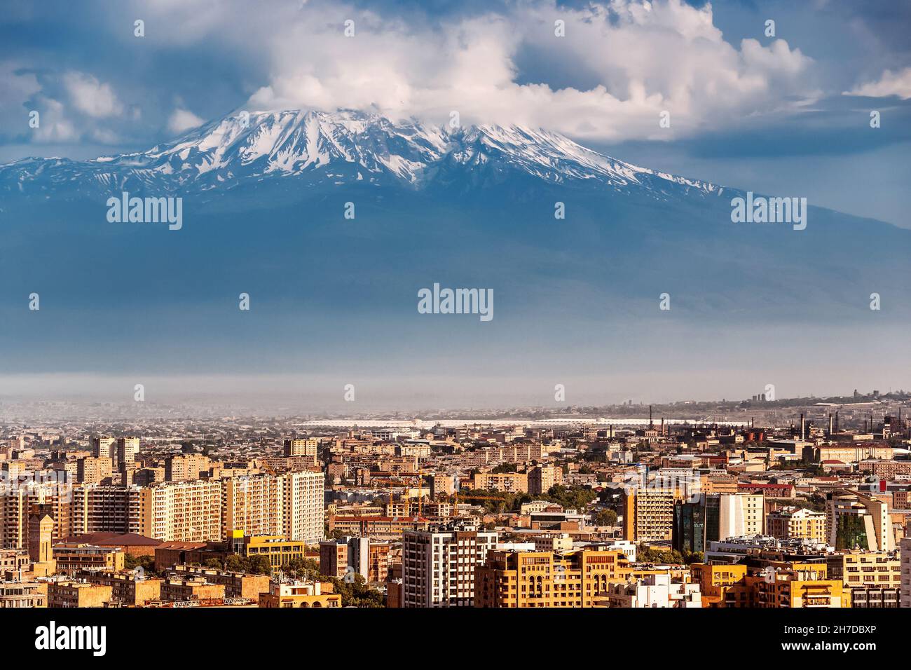 Aerial zoom in scenic view hi-res stock photography and images - Alamy