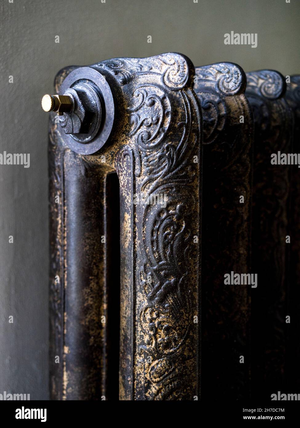 Antique radiator hi-res stock photography and images - Alamy