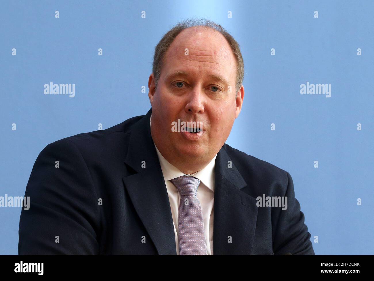 22 November 2021, Berlin: Helge Braun, acting head of the Chancellor's ...