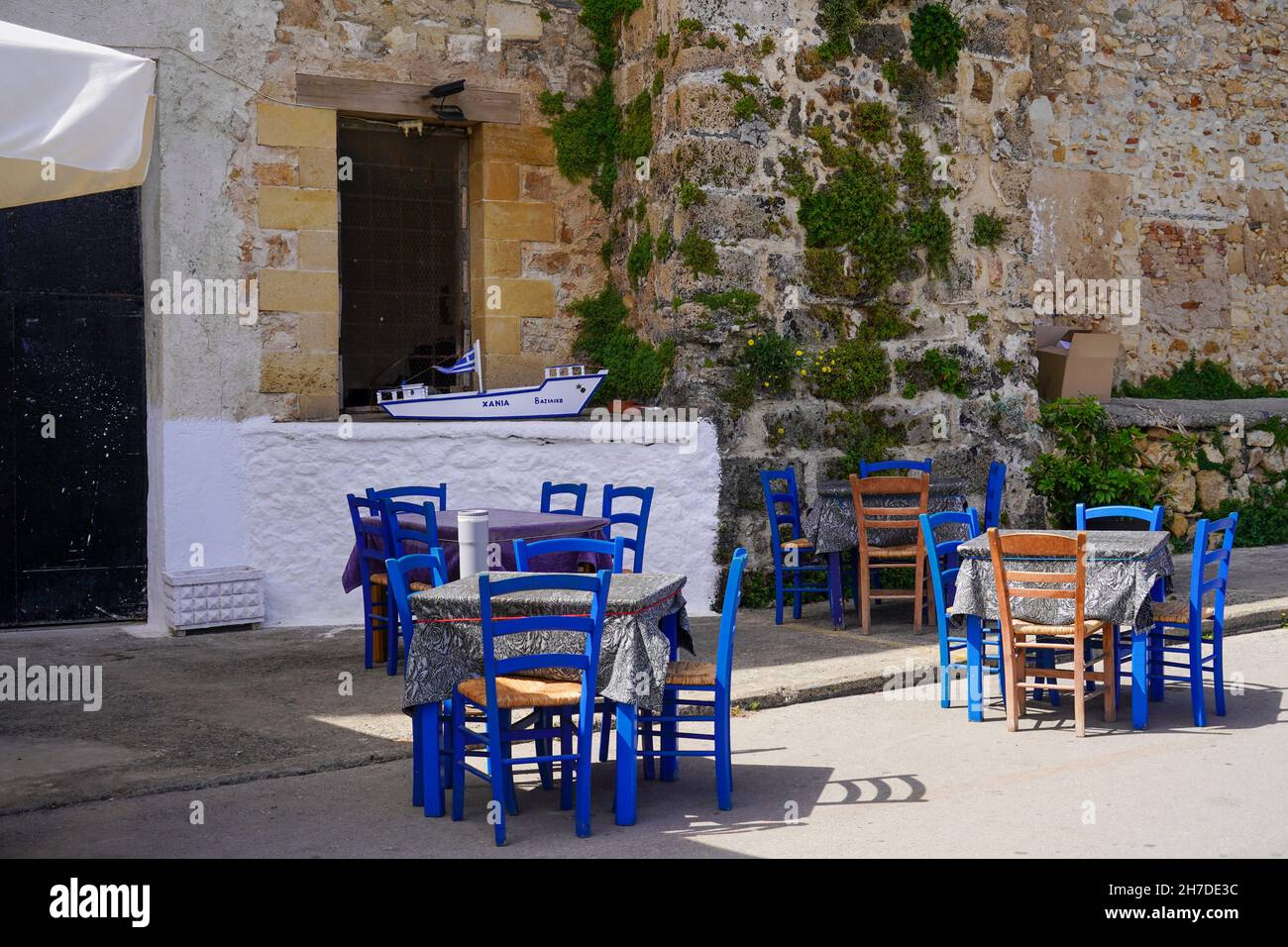 Outdoor Taverna and coffee shop, Crete, Greece Stock Photo - Alamy