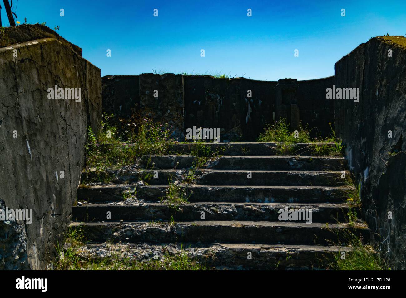 crumbling steps in fort mcnabs Stock Photo - Alamy