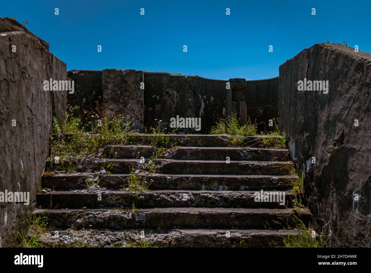 crumbling steps in fort mcnabs Stock Photo - Alamy