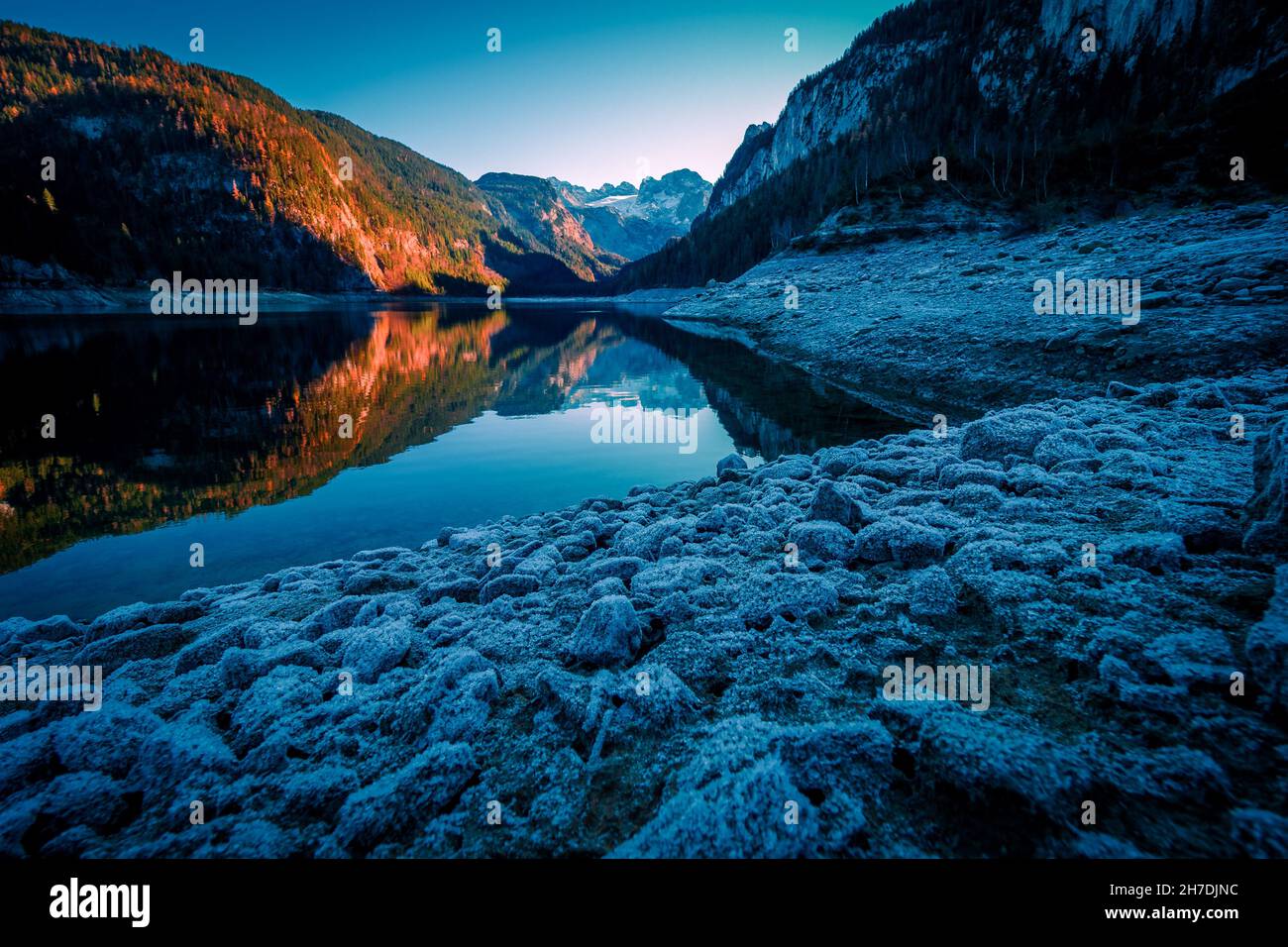 Breathtaking view of the "Gosau-Kamm" mountain range and the Dachstein ...