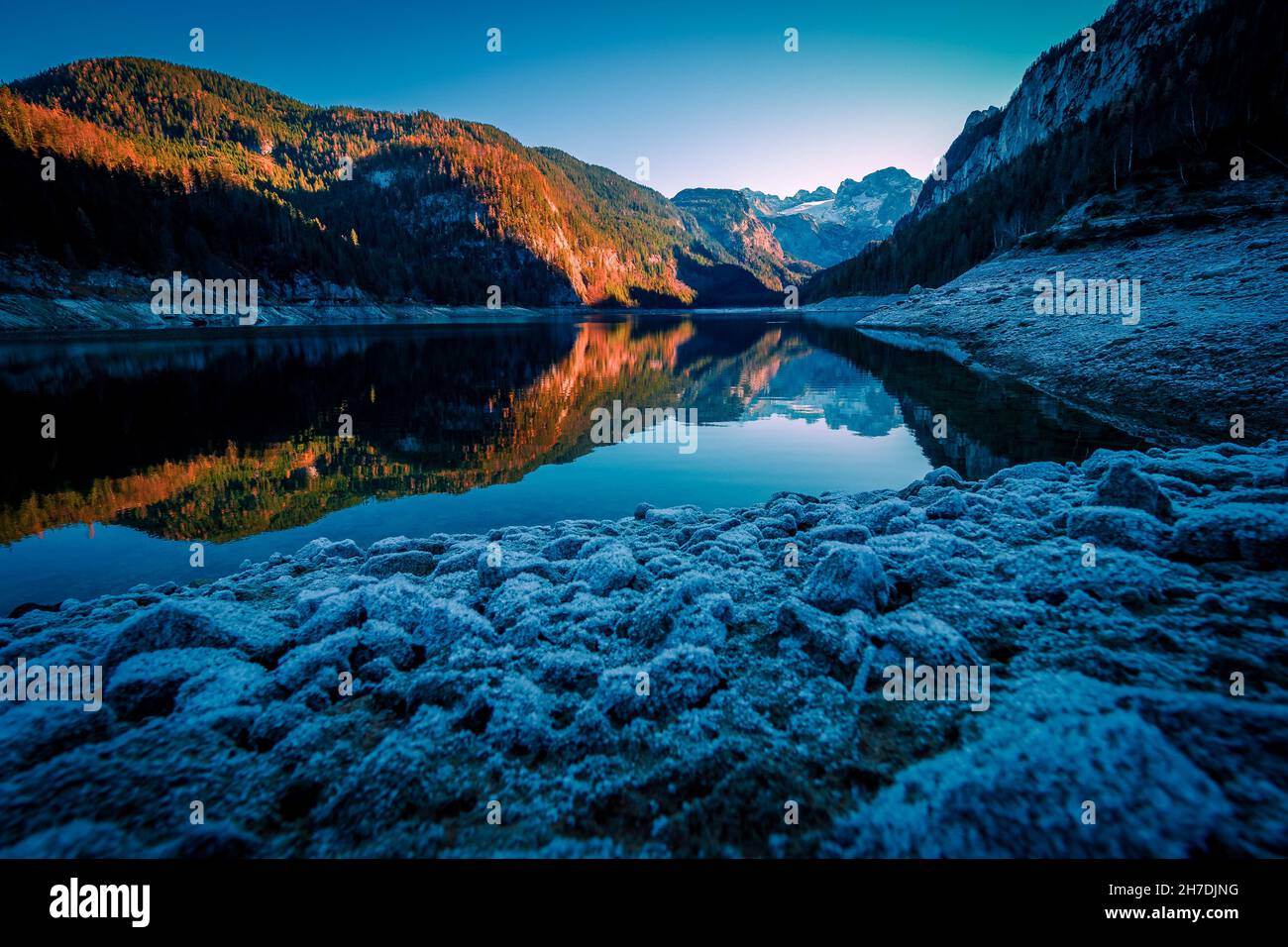 Spectacular view of the "Gosaukamm" mountain range and the Dachstein ...