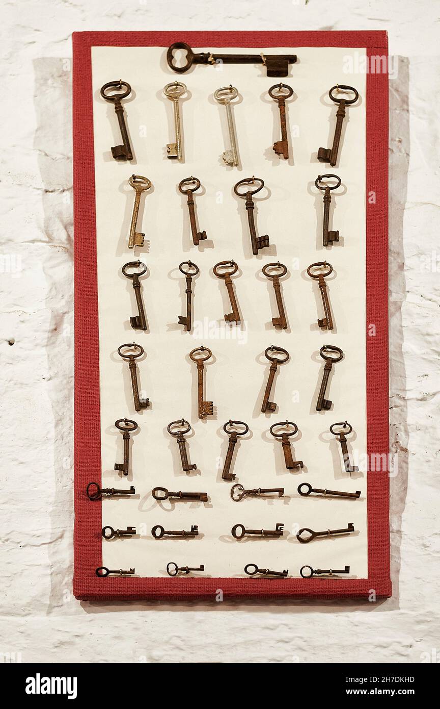 Frame with old keys Stock Photo - Alamy