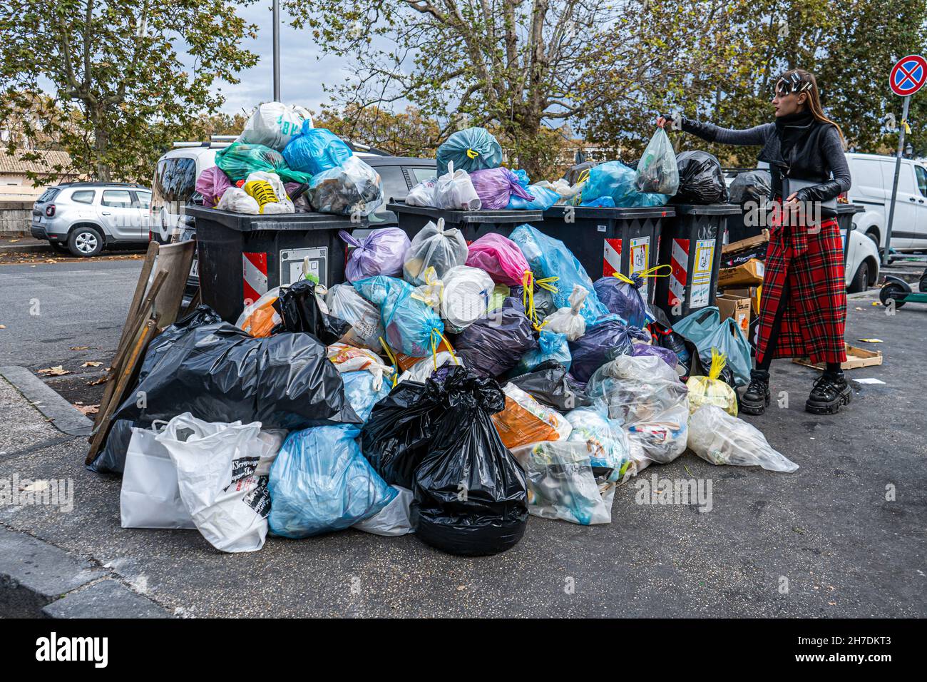Garbage collection rome hi-res stock photography and images - Alamy