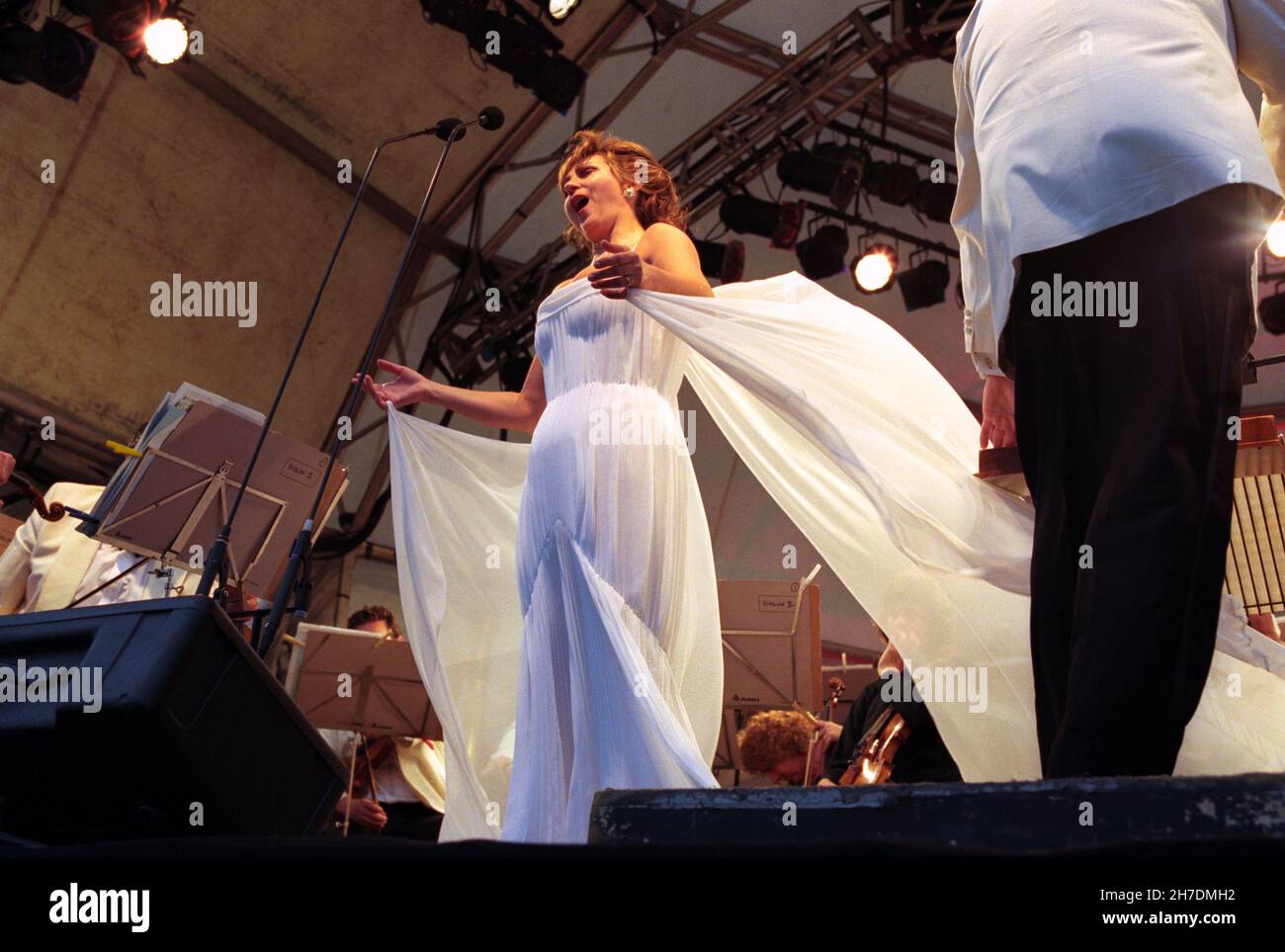 Lesley garrett hi-res stock photography and images - Alamy