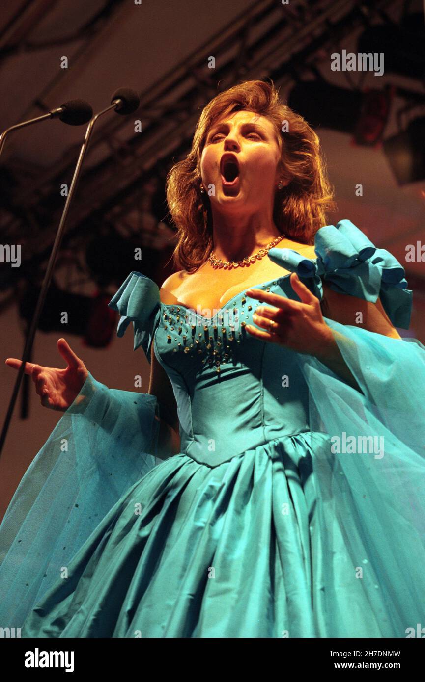 Lesley Garrett High Resolution Stock Photography and Images - Alamy