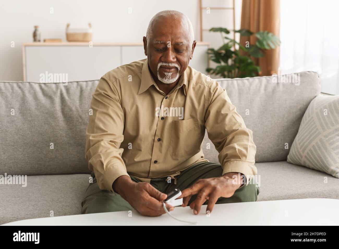 Mature man pulse oximeter hi-res stock photography and images - Alamy