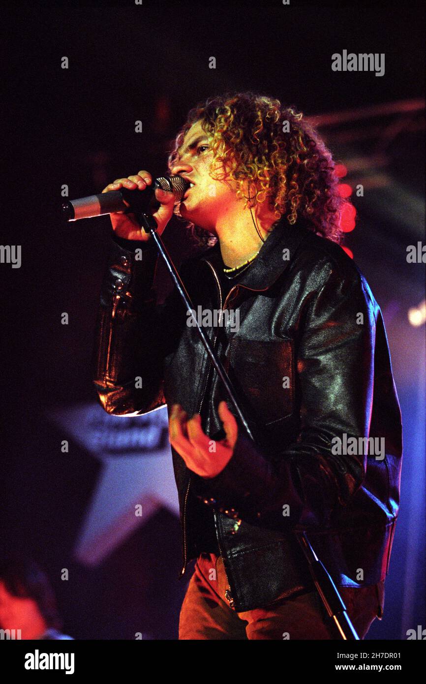 Joseph washbourn toploader singer High Resolution Stock Photography and ...