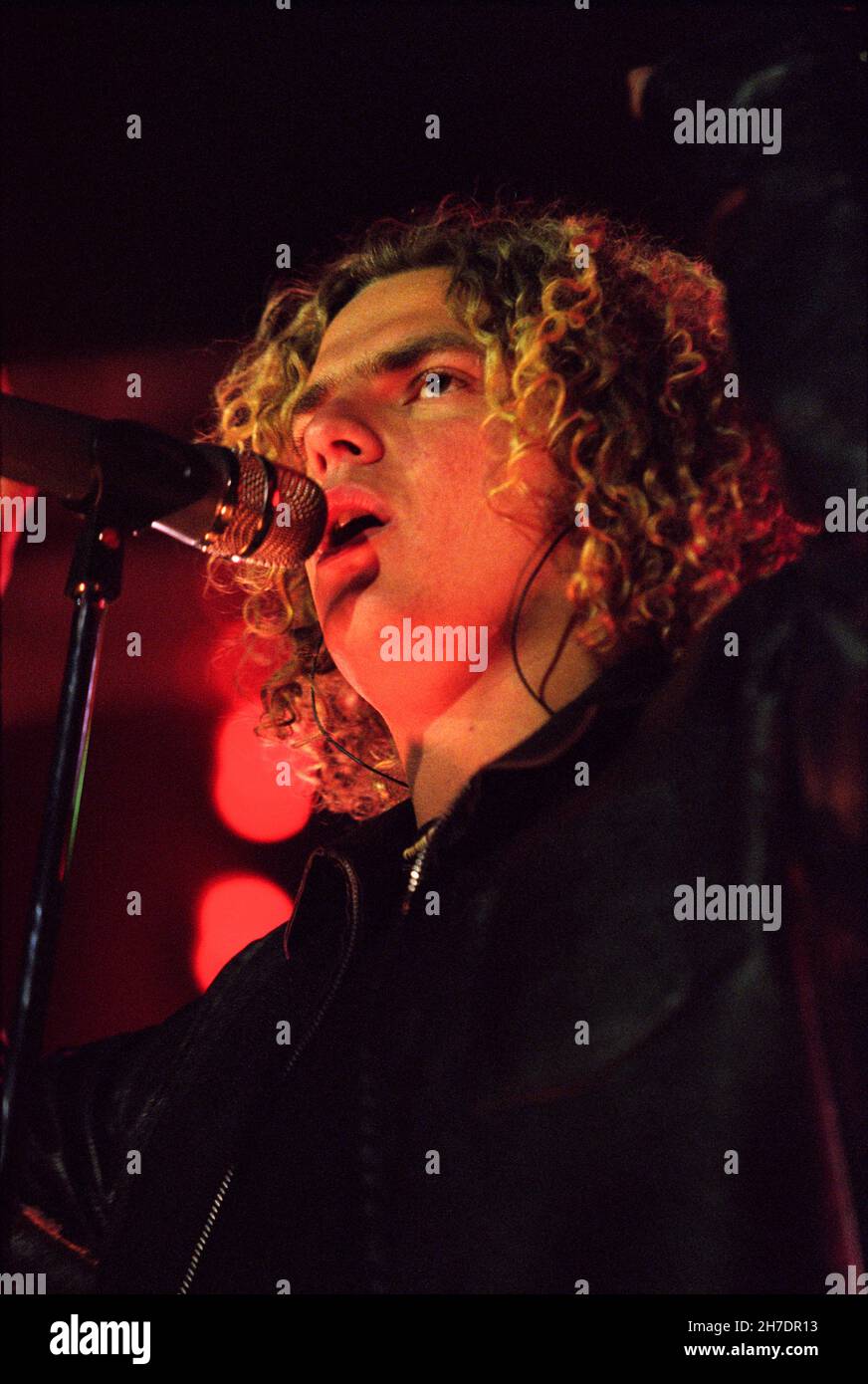 Joseph washbourn toploader singer hi-res stock photography and images ...