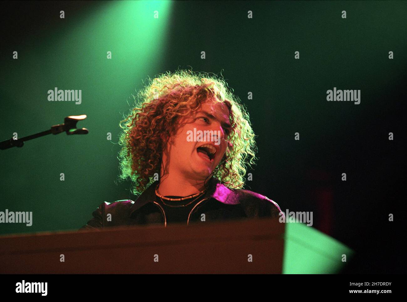 Joseph washbourn toploader singer High Resolution Stock Photography and ...