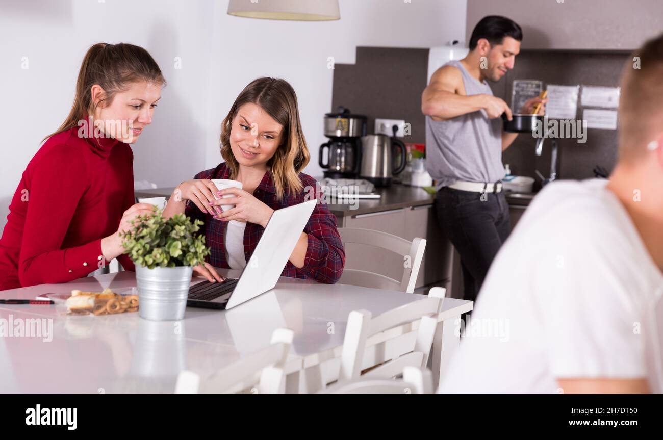 Kitchen interaction hi-res stock photography and images - Alamy