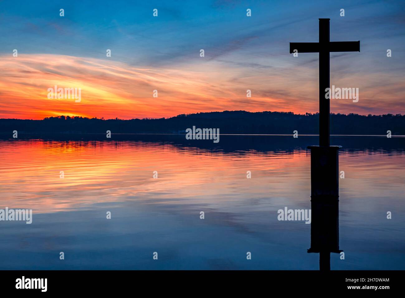 King Ludwig II memorial cross in Lake Starnberg, Berg, Upper Bavaria ...