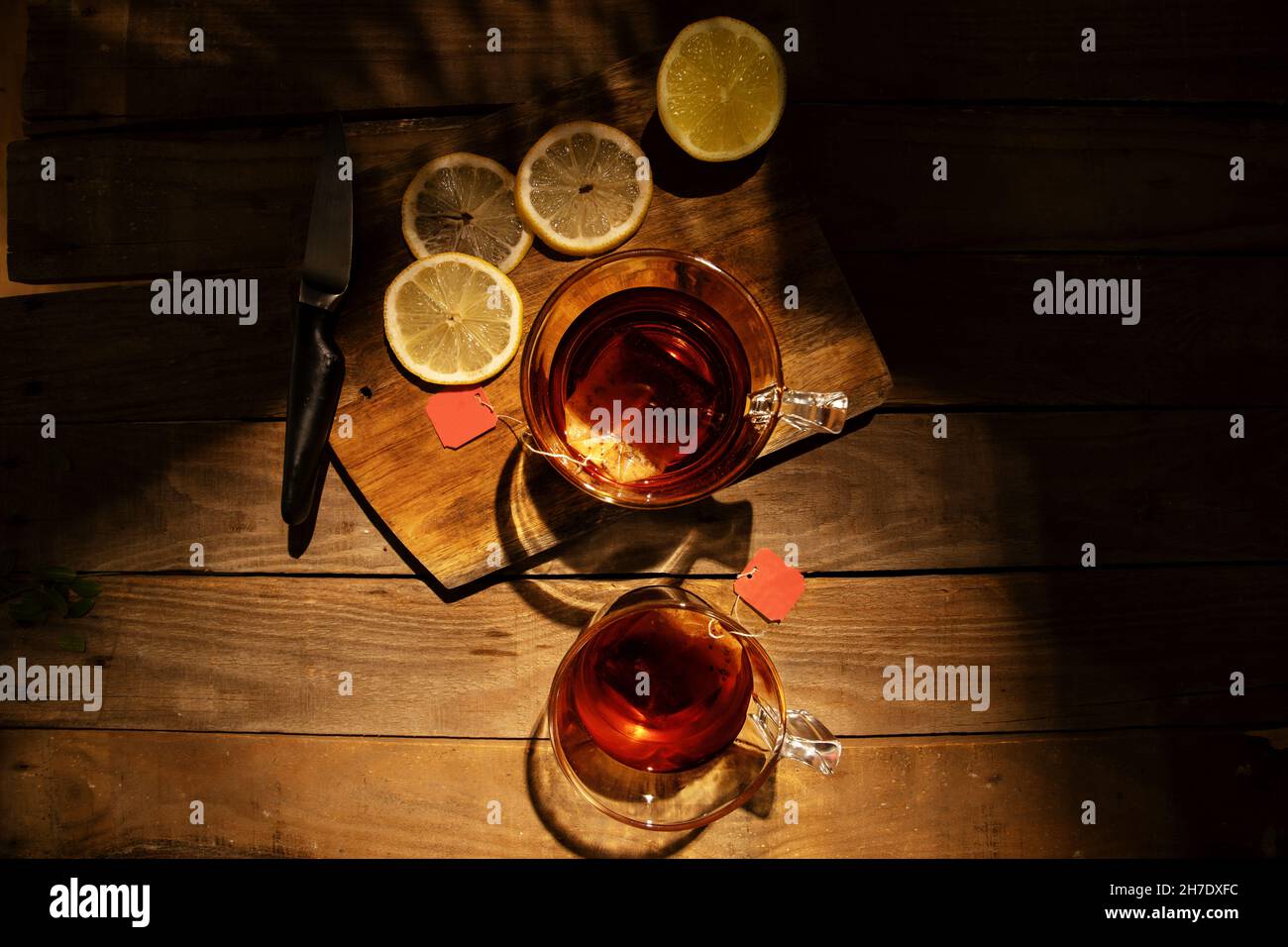aerial view of tea cups with cut lemons on rustic wood Stock Photo - Alamy
