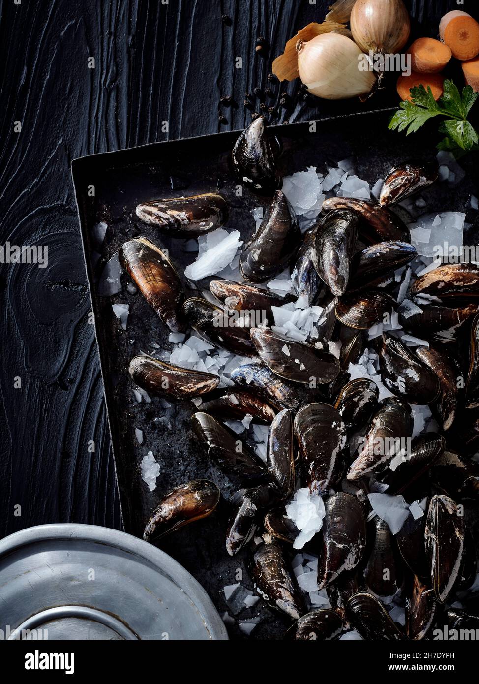 Chilled mussels hi-res stock photography and images - Alamy