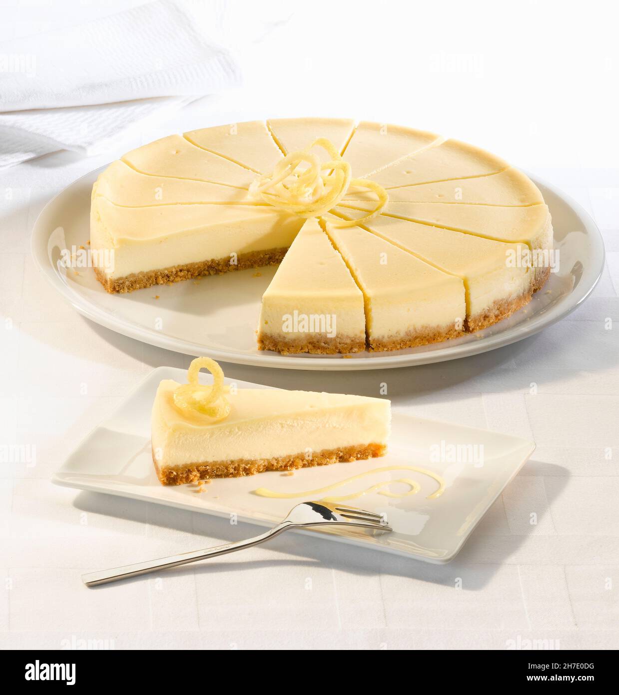 Cheesecake biscuit base hi-res stock photography and images - Alamy