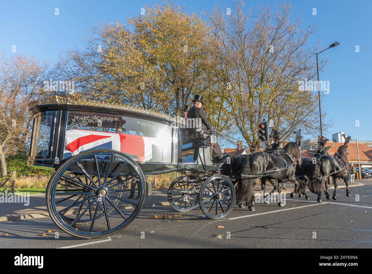 22nd Nov, 2021. Southend on Sea, UK. A horse drawn hearse carries the ...