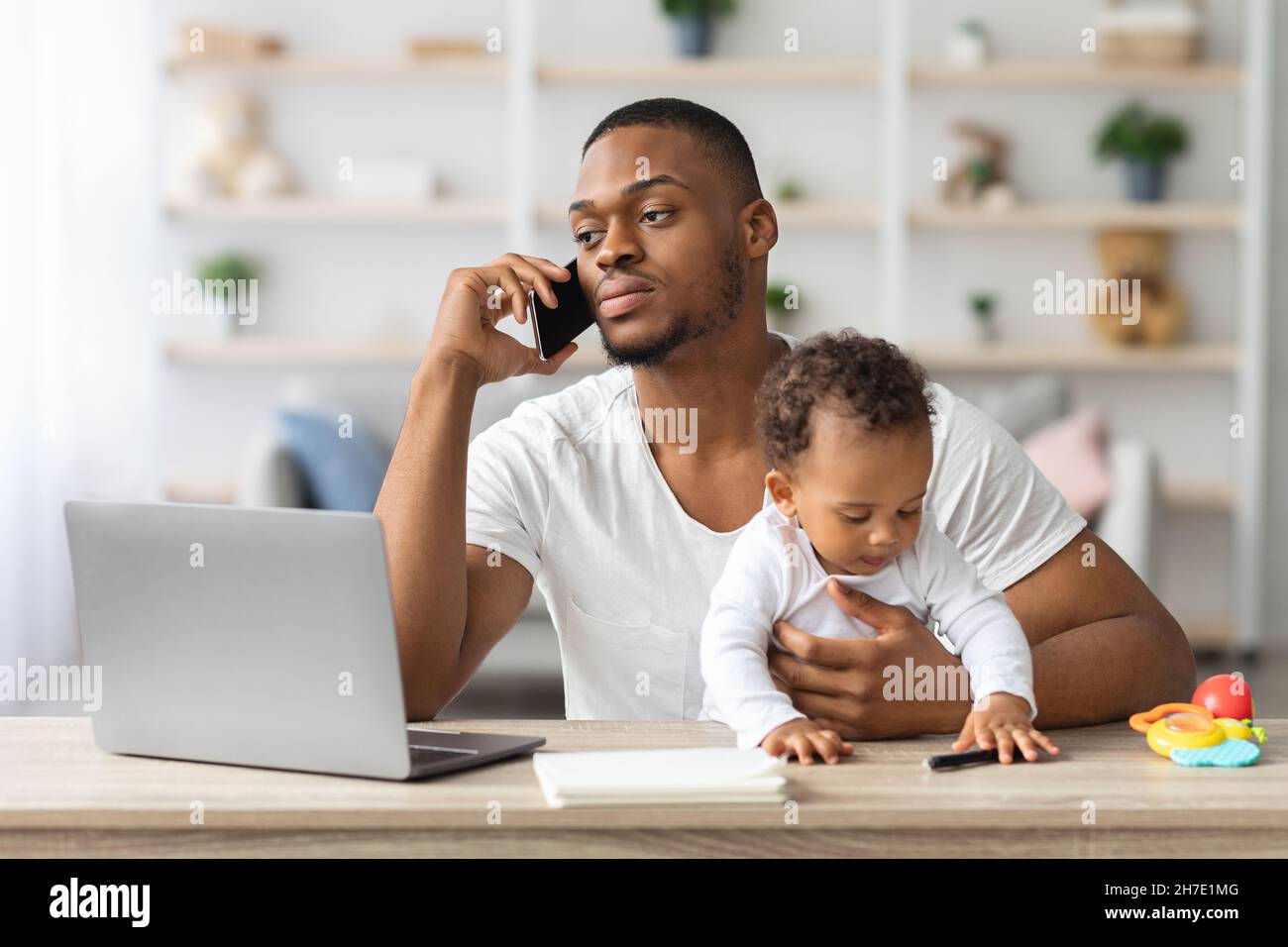 Fatherhood busy hi-res stock photography and images - Alamy