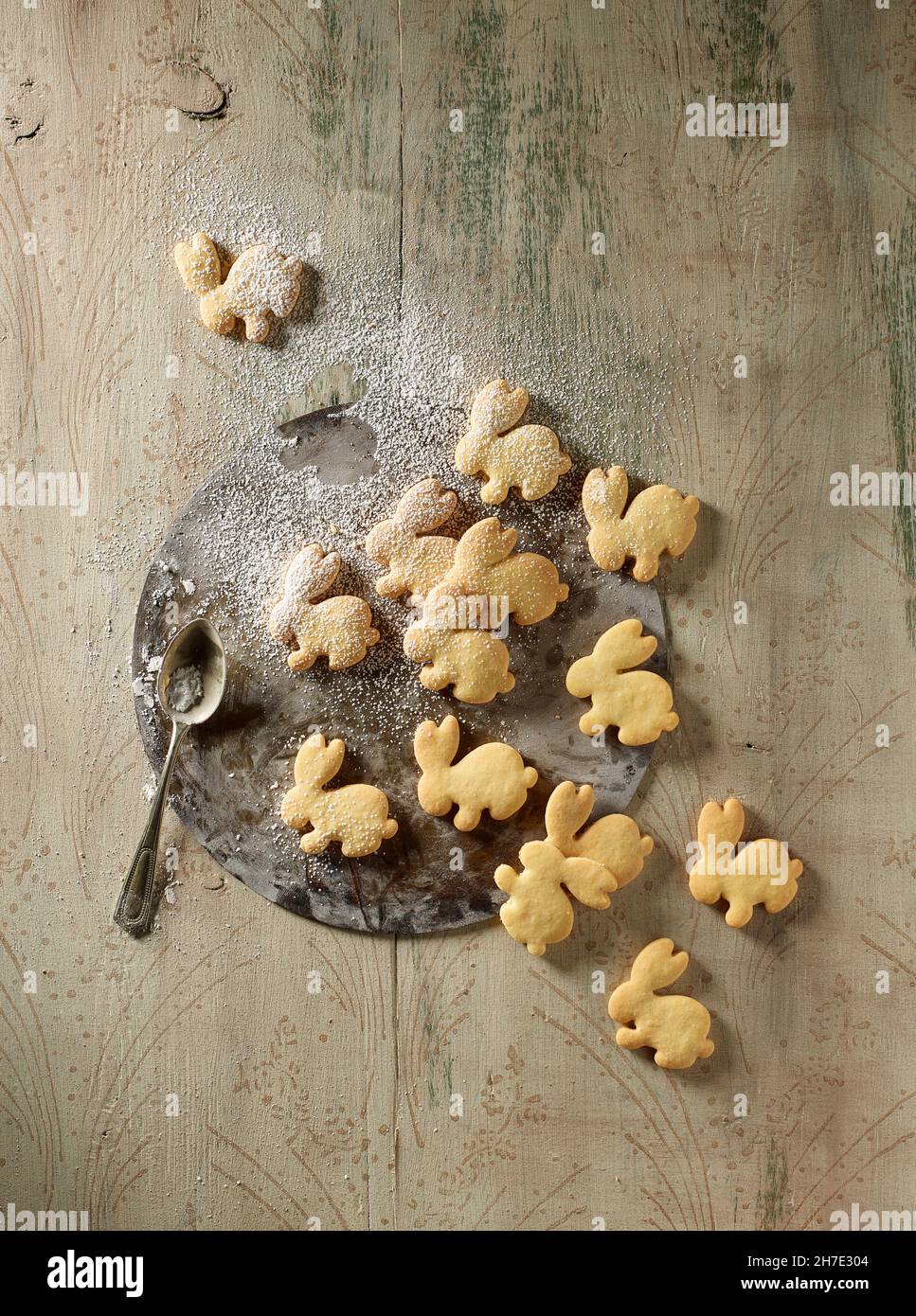 Rabbit shaped biscuit hi-res stock photography and images - Alamy