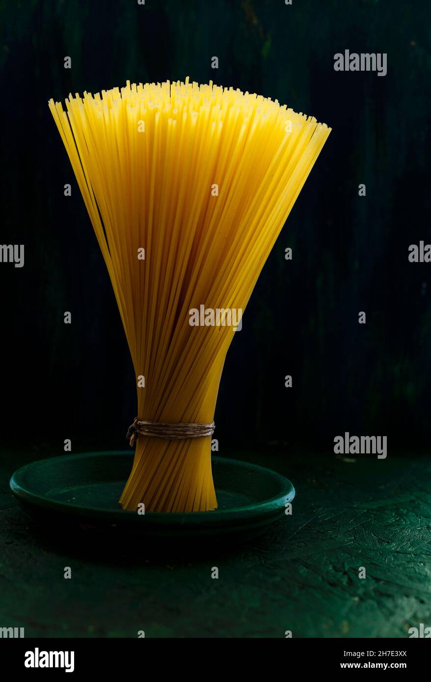 Bundle raw spaghetti tied hi-res stock photography and images - Alamy