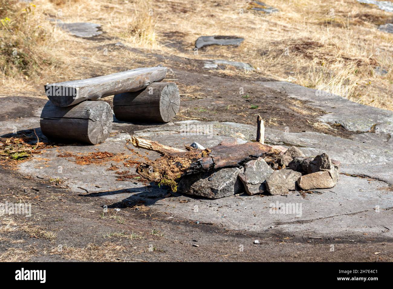 Campfire on stone hi-res stock photography and images - Alamy