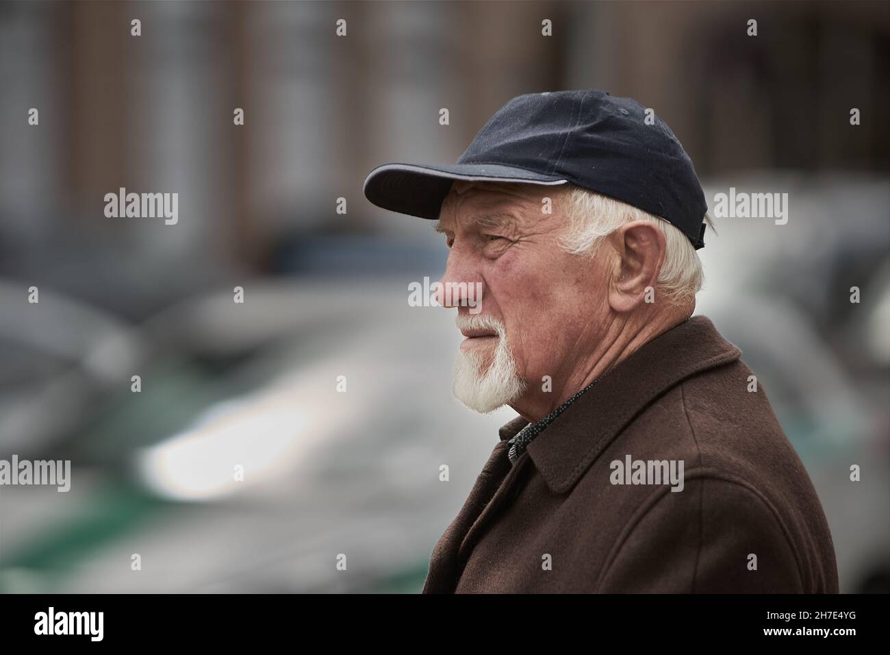 Artistic portrait old man glasses hi-res stock photography and images ...